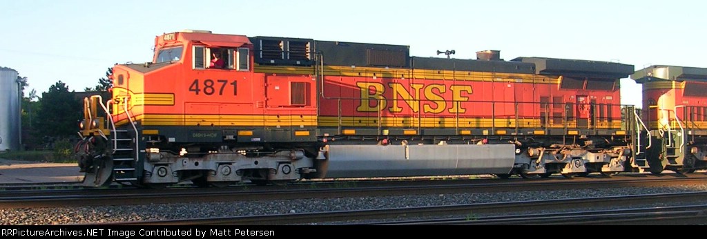 BNSF 4871